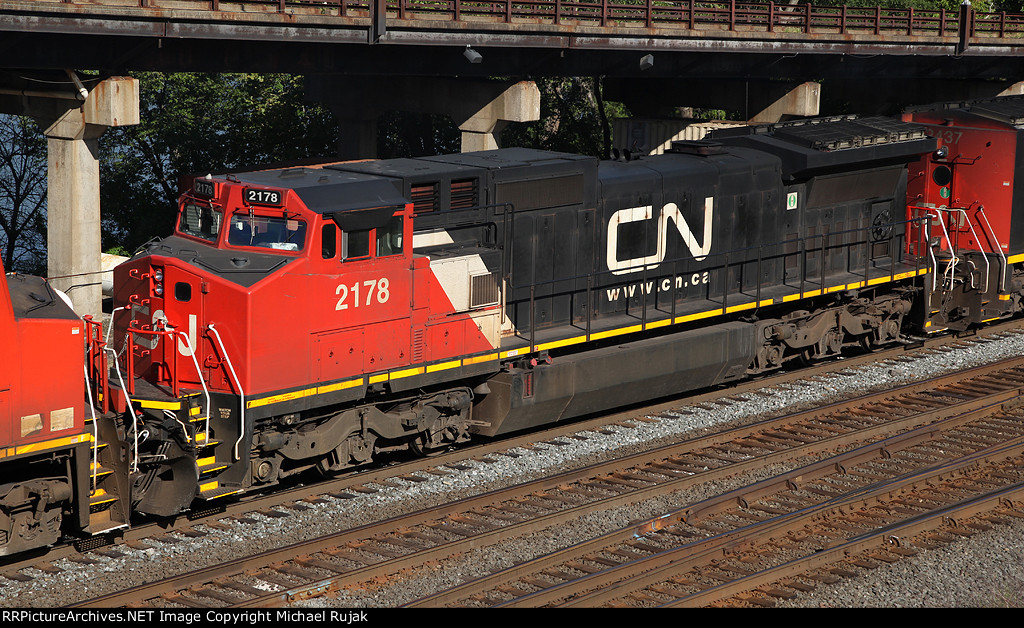 CN 2178
